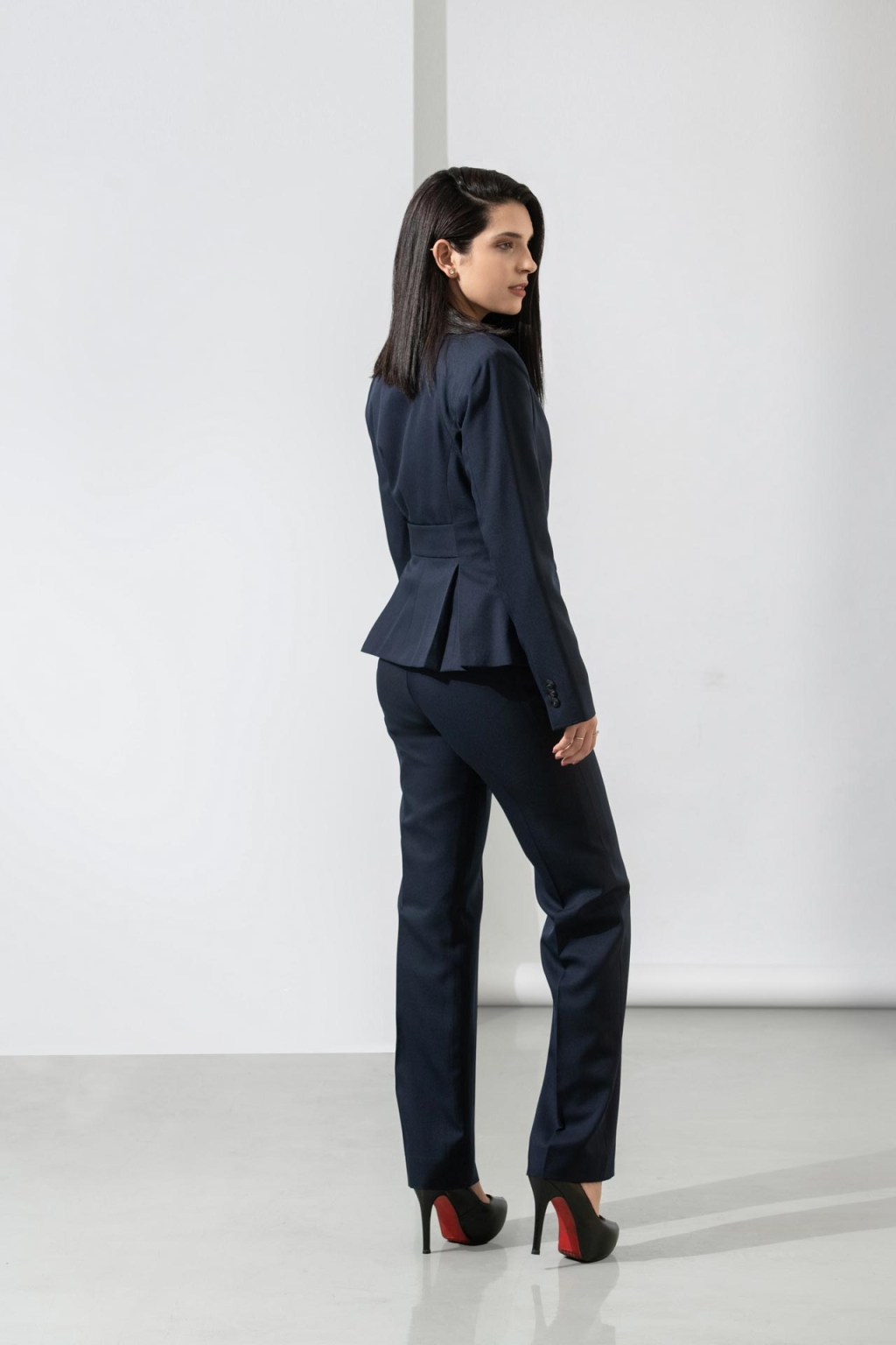 Traje ejecutivo azul marino - Rebeca Acosta